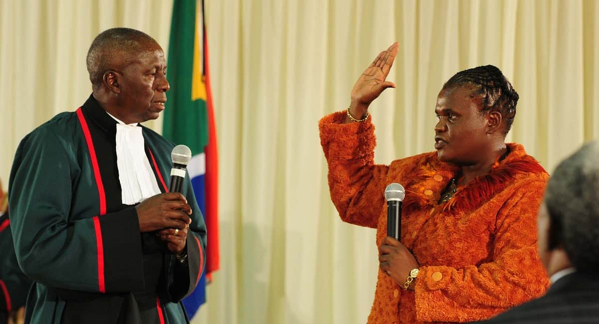 Muthambi goes all out for Motsoeneng - Corruption Watch